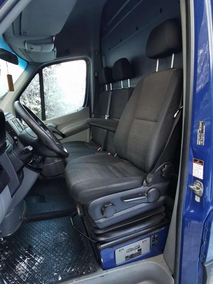 Blue Mercedes-Benz Sprinter 2015 in Siauliai, with an engine capacity of 2.14 L and mileage of 147 thousand km for 6999 €, photo 4 on AUTOMOTO.COM.LV