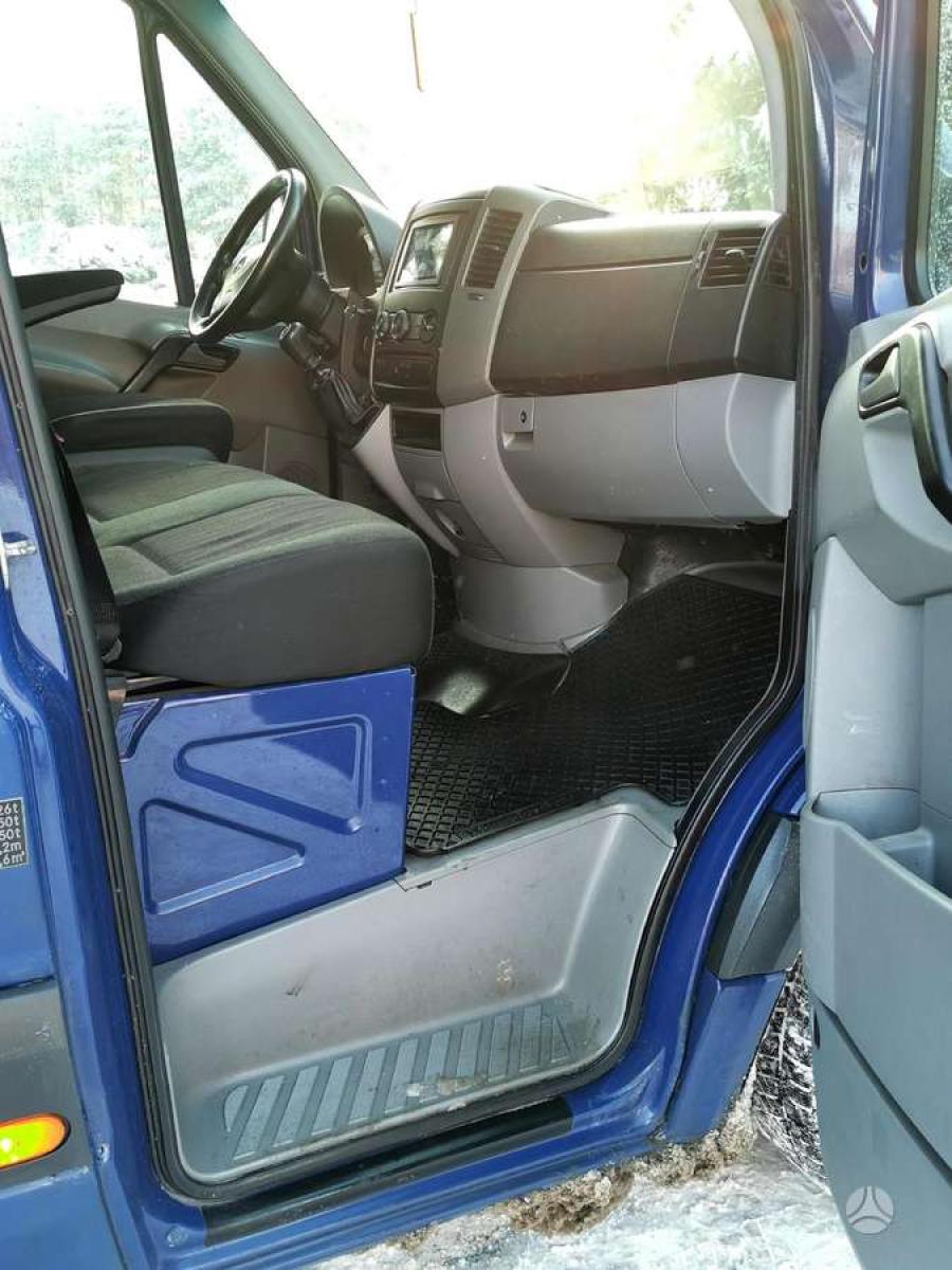 Blue Mercedes-Benz Sprinter 2015 in Siauliai, with an engine capacity of 2.14 L and mileage of 147 thousand km for 6999 €, photo 7 on AUTOMOTO.COM.LV