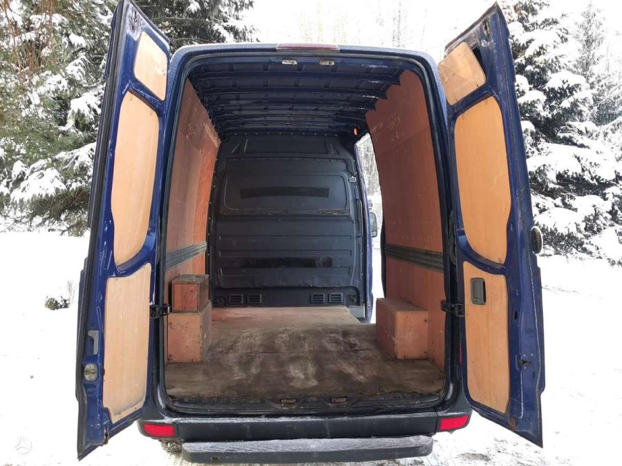 Blue Mercedes-Benz Sprinter 2015 in Siauliai, with an engine capacity of 2.14 L and mileage of 147 thousand km for 6999 €, photo 11 on AUTOMOTO.COM.LV