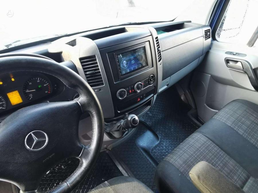 Blue Mercedes-Benz Sprinter 2015 in Siauliai, with an engine capacity of 2.14 L and mileage of 147 thousand km for 6999 €, photo 27 on AUTOMOTO.COM.LV