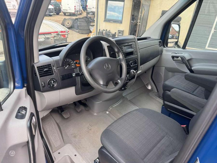 Blue Mercedes-Benz Sprinter 2015 in Marijampole, with an engine capacity of 2.14 L and mileage of 238 thousand km for 13500 €, photo 11 on AUTOMOTO.COM.LV