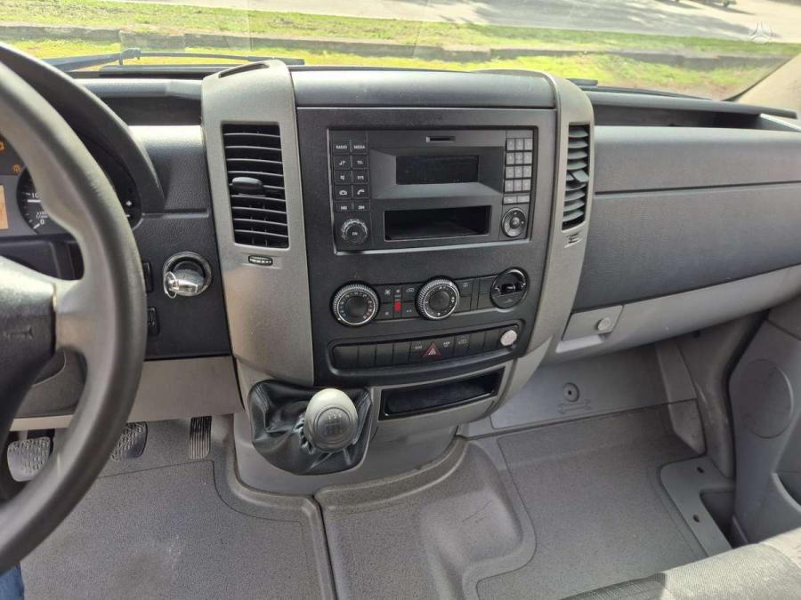 Zils Mercedes-Benz Sprinter 2015 Tauragė, ar dzinēja tilpumu 2.14 L un nobraukumu 310 tūkst. km par 7500 €, foto 14 vietnē AUTOMOTO.COM.LV