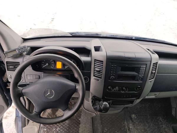 Zils Mercedes-Benz Sprinter 2016 Viļņa, ar dzinēja tilpumu 2.14 L un nobraukumu 502 tūkst. km par 15609 €, foto 7 vietnē AUTOMOTO.COM.LV