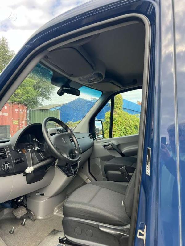 Blue Mercedes-Benz Sprinter 2016 in Klaipeda, with an engine capacity of 2.20 L and mileage of 289 thousand km for 12900 €, photo 10 on AUTOMOTO.COM.LV