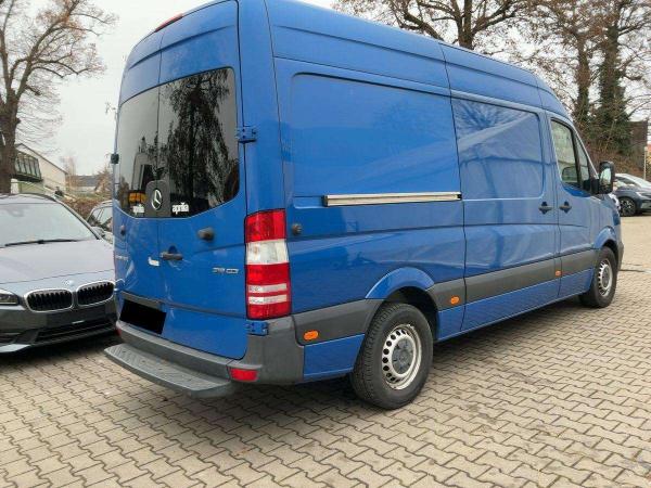 Blue Mercedes-Benz Sprinter 2018 in Vilnius, with an engine capacity of 2.99 L and mileage of 250 thousand km for 18400 €, photo 2 on AUTOMOTO.COM.LV