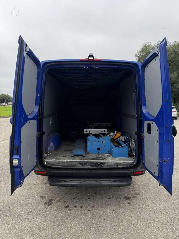 Blue Mercedes-Benz Sprinter 2019 in Kaunas, with an engine capacity of 2.10 L and mileage of 198 thousand km for 11499 €, photo 6 on AUTOMOTO.COM.LV