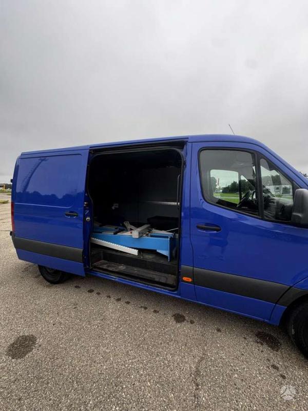 Blue Mercedes-Benz Sprinter 2019 in Kaunas, with an engine capacity of 2.10 L and mileage of 198 thousand km for 11499 €, photo 7 on AUTOMOTO.COM.LV