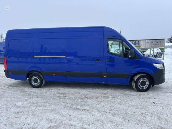Blue Mercedes-Benz Sprinter 2020 in Kaunas, with an engine capacity of 2.14 L and mileage of 241 thousand km for 12950 €, photo 4 on AUTOMOTO.COM.LV