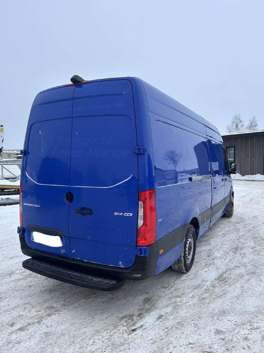 Blue Mercedes-Benz Sprinter 2020 in Kaunas, with an engine capacity of 2.14 L and mileage of 241 thousand km for 12950 €, photo 5 on AUTOMOTO.COM.LV