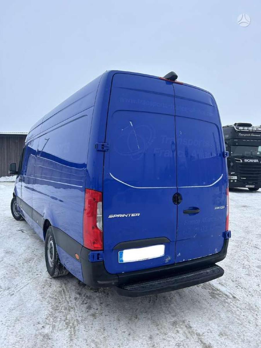 Blue Mercedes-Benz Sprinter 2020 in Kaunas, with an engine capacity of 2.14 L and mileage of 241 thousand km for 12950 €, photo 6 on AUTOMOTO.COM.LV