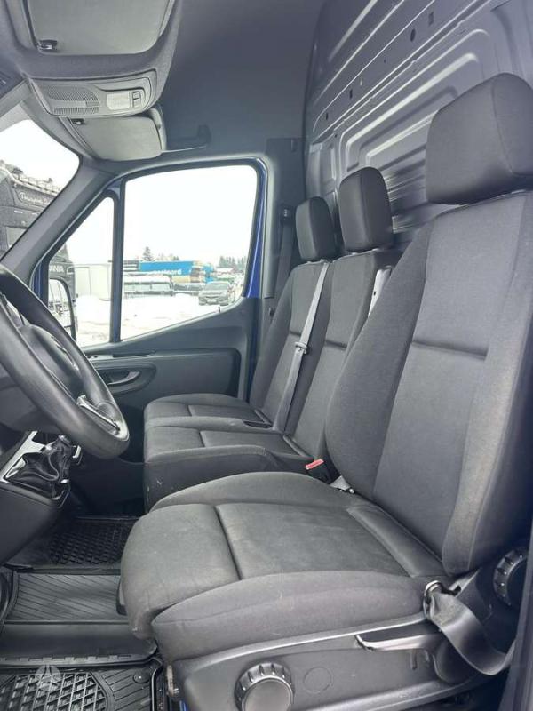Blue Mercedes-Benz Sprinter 2020 in Kaunas, with an engine capacity of 2.14 L and mileage of 241 thousand km for 12950 €, photo 10 on AUTOMOTO.COM.LV