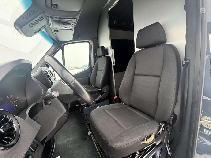 Zils Mercedes-Benz Sprinter 2020 Viļņa, ar dzinēja tilpumu 2.20 L un nobraukumu 131 tūkst. km par 10770 €, foto 30 vietnē AUTOMOTO.COM.LV