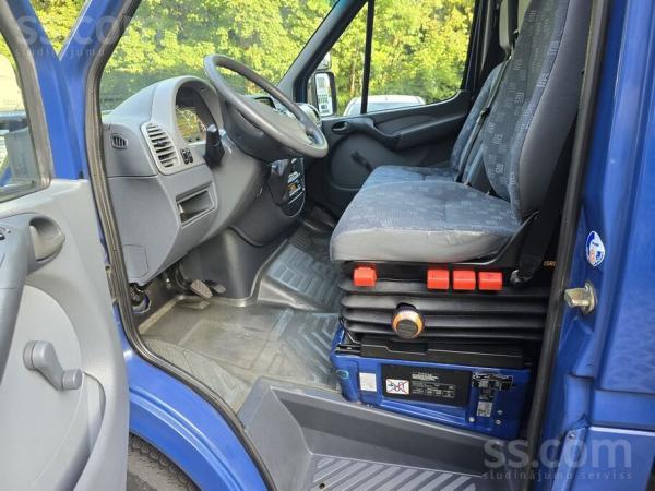 Zils Mercedes-Benz Sprinter 2004 Cēsis, ar dzinēja tilpumu 2.20 L un nobraukumu 90 tūkst. km par 11800 €, foto 4 vietnē AUTOMOTO.COM.LV