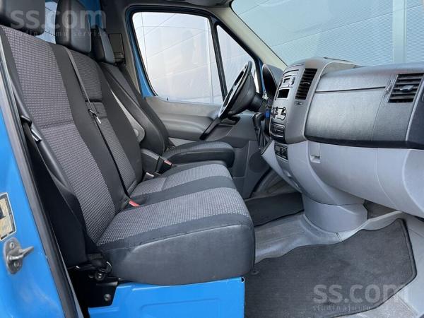Blue Mercedes-Benz Sprinter 2007 in Riga, with an engine capacity of 2.20 L and mileage of 327 thousand km for 10900 €, photo 9 on AUTOMOTO.COM.LV