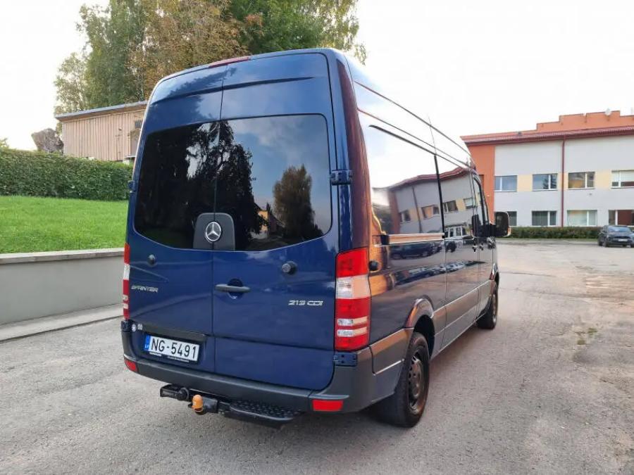 Blue Mercedes-Benz Sprinter 2015 in Jekabpils, with an engine capacity of 2.20 L and mileage of 193 thousand km for 18900 €, photo 5 on AUTOMOTO.COM.LV