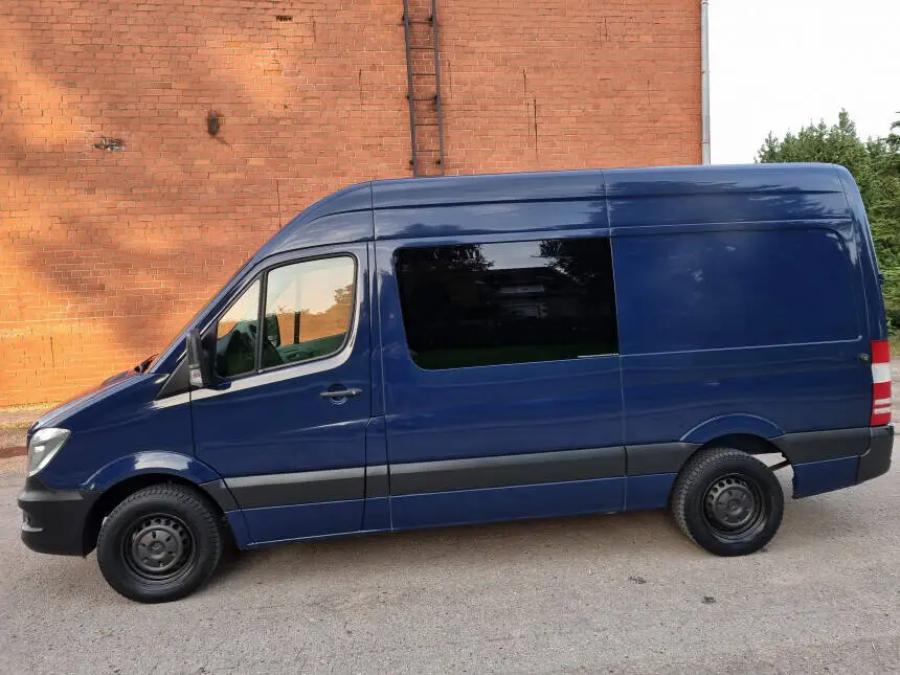 Blue Mercedes-Benz Sprinter 2015 in Jekabpils, with an engine capacity of 2.20 L and mileage of 193 thousand km for 18900 €, photo 7 on AUTOMOTO.COM.LV