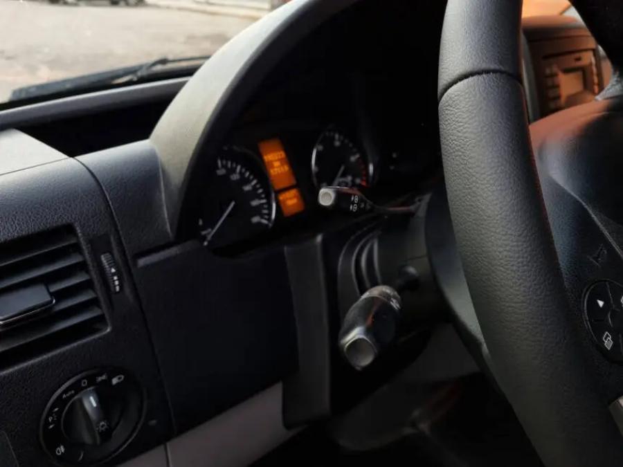 Blue Mercedes-Benz Sprinter 2015 in Jekabpils, with an engine capacity of 2.20 L and mileage of 193 thousand km for 18900 €, photo 9 on AUTOMOTO.COM.LV
