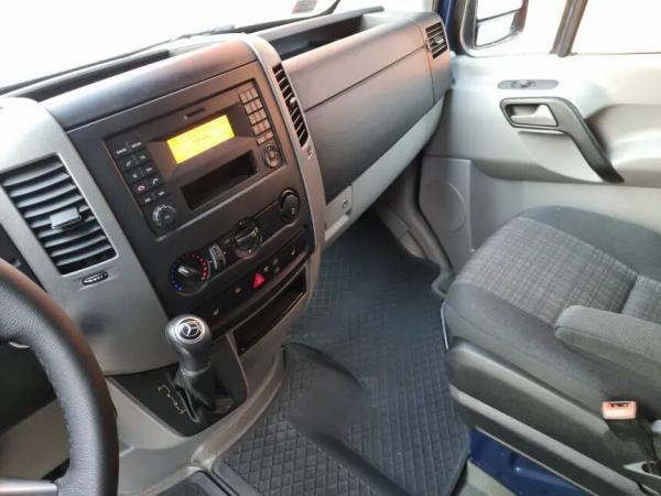 Blue Mercedes-Benz Sprinter 2015 in Jekabpils, with an engine capacity of 2.20 L and mileage of 193 thousand km for 18900 €, photo 10 on AUTOMOTO.COM.LV