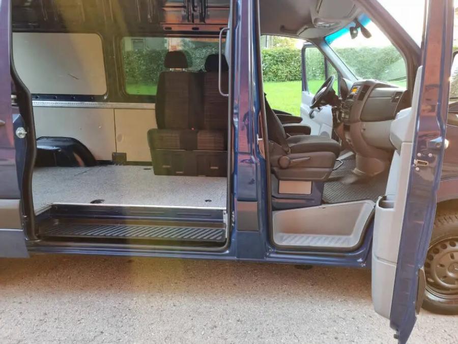 Blue Mercedes-Benz Sprinter 2015 in Jekabpils, with an engine capacity of 2.20 L and mileage of 193 thousand km for 18900 €, photo 12 on AUTOMOTO.COM.LV