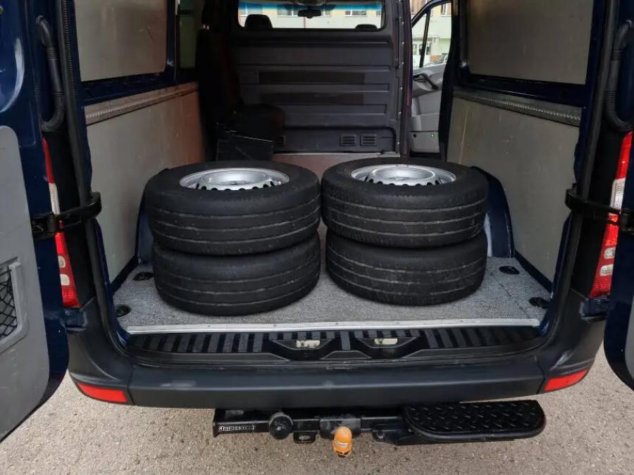 Blue Mercedes-Benz Sprinter 2015 in Jekabpils, with an engine capacity of 2.20 L and mileage of 193 thousand km for 18900 €, photo 13 on AUTOMOTO.COM.LV