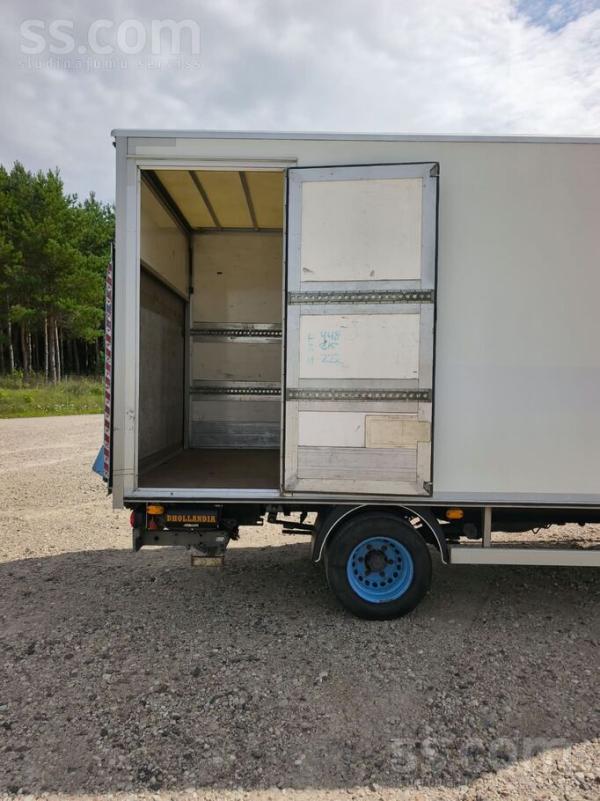 Mercedes-Benz Sprinter 2016 Tukums vietnē Zils Mercedes-Benz Sprinter 2016 Tukums, ar dzinēja tilpumu 2.10 L un nobraukumu 330 tūkst. km par 14800 €, foto 6 vietnē AUTOMOTO.COM.LV