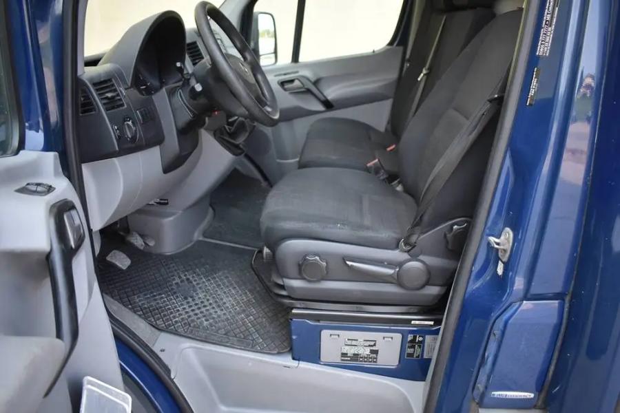 Blue Mercedes-Benz Sprinter 2017 in Talsi, with an engine capacity of 2.20 L and mileage of 410 thousand km for 14500 €, photo 7 on AUTOMOTO.COM.LV