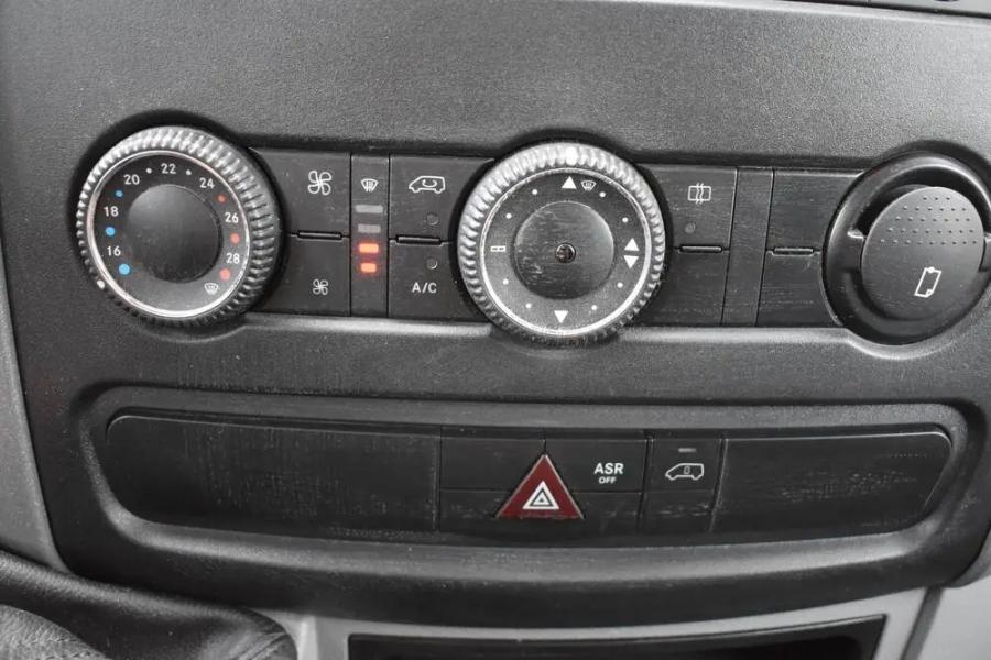 Blue Mercedes-Benz Sprinter 2017 in Talsi, with an engine capacity of 2.20 L and mileage of 410 thousand km for 14500 €, photo 12 on AUTOMOTO.COM.LV