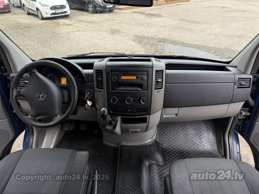 Blue Mercedes-Benz Sprinter 2011 in Tallinn, with an engine capacity of 2.10 L and mileage of 228 thousand km for 12000 €, photo 25 on AUTOMOTO.COM.LV