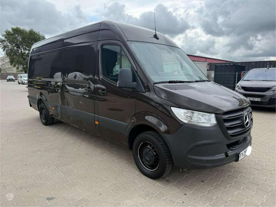 Brown Mercedes-Benz Sprinter 2021 in Kaunas, with an engine capacity of 2.00 L and mileage of 260 thousand km for 9850 €, photo 12 on AUTOMOTO.COM.LV
