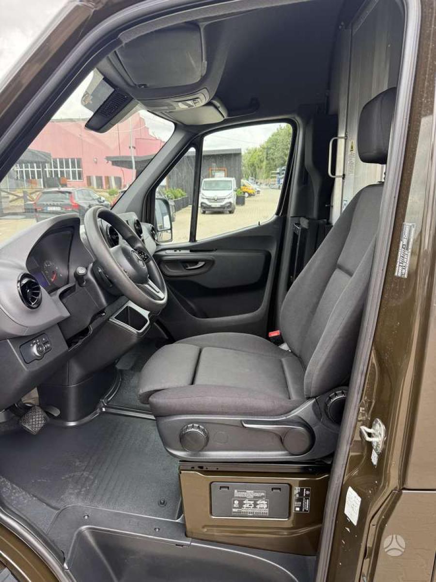 Brown Mercedes-Benz Sprinter 2021 in Kaunas, with an engine capacity of 2.00 L and mileage of 260 thousand km for 9850 €, photo 17 on AUTOMOTO.COM.LV