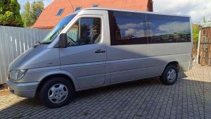 Pelēks Mercedes-Benz Sprinter 2003 Viļņa, ar dzinēja tilpumu 2.70 L un nobraukumu 550 tūkst. km par 4600 €, foto  vietnē AUTOMOTO.COM.LV