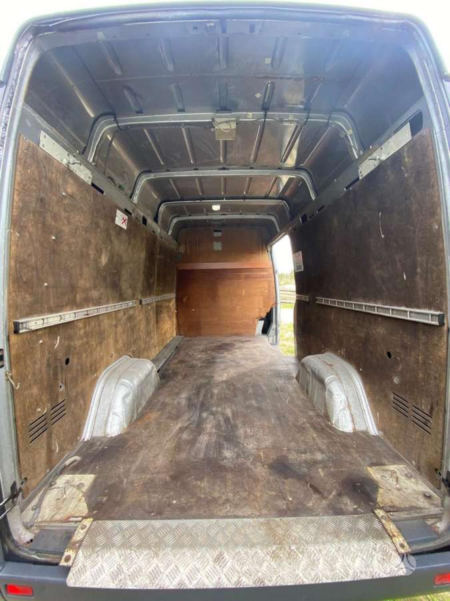Pelēks Mercedes-Benz Sprinter 2005 Jelgava, ar dzinēja tilpumu 2.20 L un nobraukumu 302 tūkst. km par 4500 €, foto 13 vietnē AUTOMOTO.COM.LV