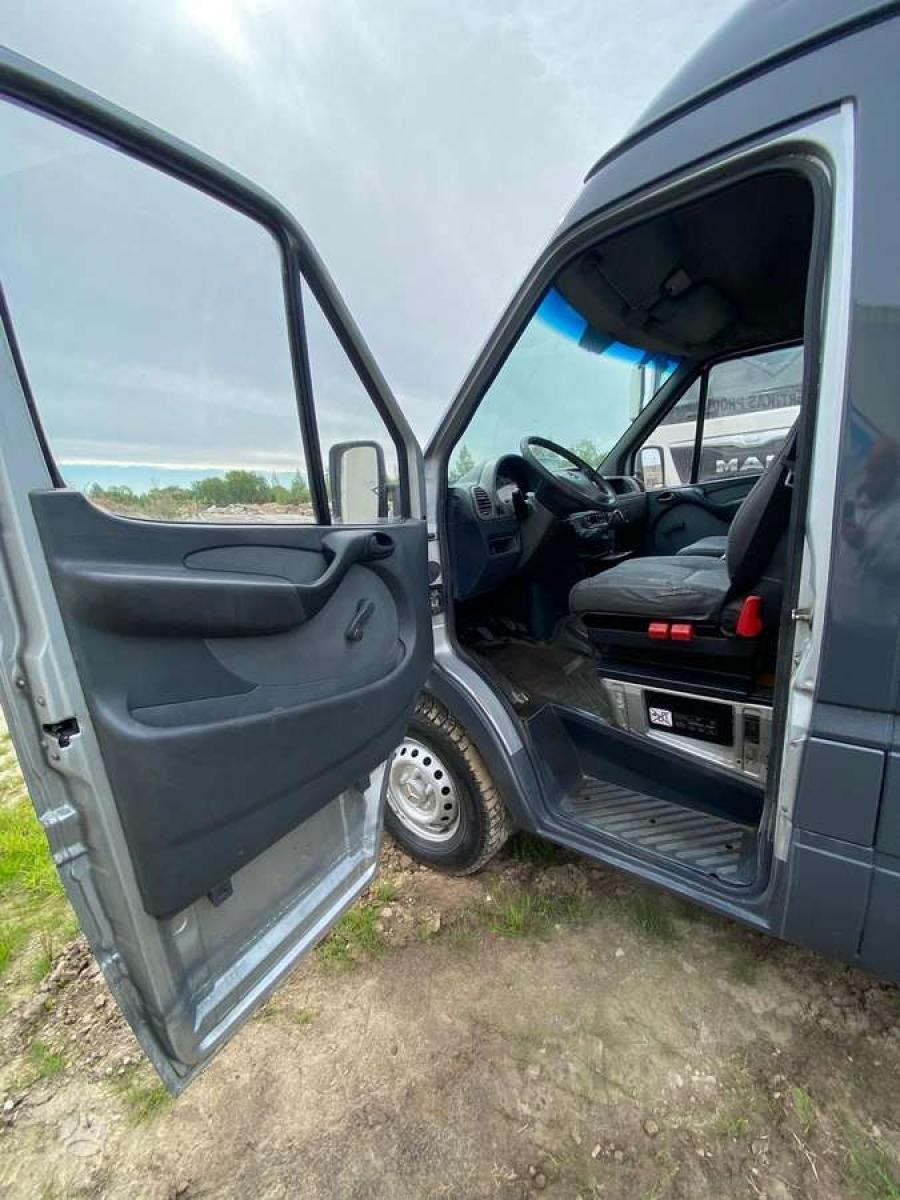 Pelēks Mercedes-Benz Sprinter 2005 Jelgava, ar dzinēja tilpumu 2.20 L un nobraukumu 302 tūkst. km par 4500 €, foto 20 vietnē AUTOMOTO.COM.LV