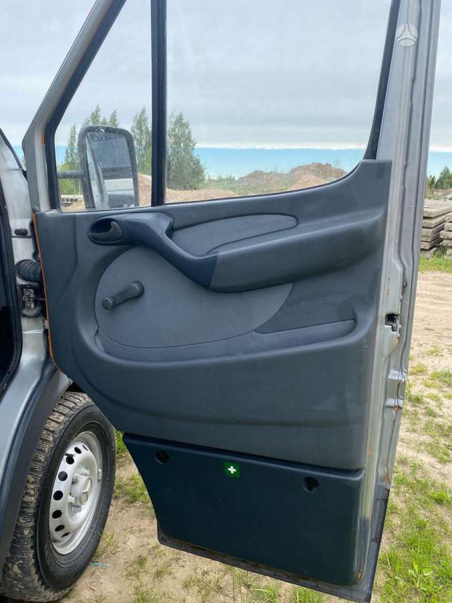Pelēks Mercedes-Benz Sprinter 2005 Jelgava, ar dzinēja tilpumu 2.20 L un nobraukumu 302 tūkst. km par 4500 €, foto 23 vietnē AUTOMOTO.COM.LV
