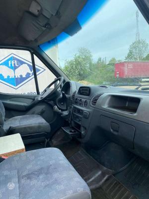 Pelēks Mercedes-Benz Sprinter 2005 Jelgava, ar dzinēja tilpumu 2.20 L un nobraukumu 302 tūkst. km par 4500 €, foto 24 vietnē AUTOMOTO.COM.LV