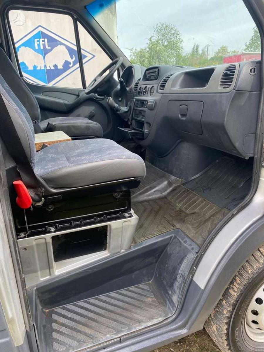 Pelēks Mercedes-Benz Sprinter 2005 Jelgava, ar dzinēja tilpumu 2.20 L un nobraukumu 302 tūkst. km par 4500 €, foto 31 vietnē AUTOMOTO.COM.LV