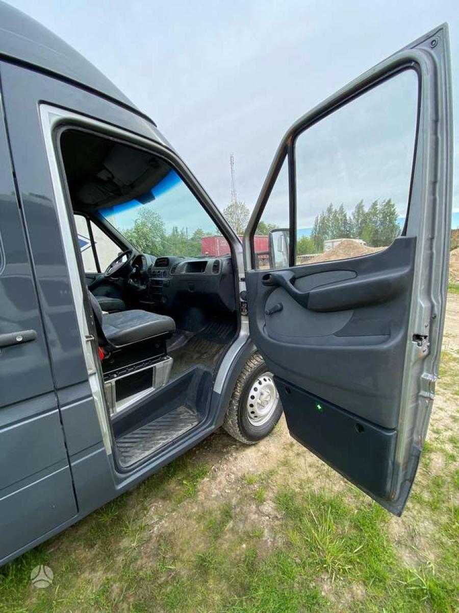 Pelēks Mercedes-Benz Sprinter 2005 Jelgava, ar dzinēja tilpumu 2.20 L un nobraukumu 302 tūkst. km par 4500 €, foto 32 vietnē AUTOMOTO.COM.LV
