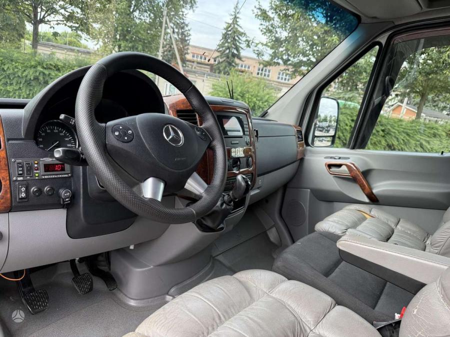 Grey Mercedes-Benz Sprinter 2006 in Vilnius, with an engine capacity of 2.15 L and mileage of 311 thousand km for 11999 €, photo 14 on AUTOMOTO.COM.LV