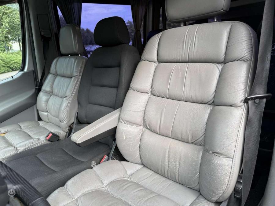 Grey Mercedes-Benz Sprinter 2006 in Vilnius, with an engine capacity of 2.15 L and mileage of 311 thousand km for 11999 €, photo 15 on AUTOMOTO.COM.LV