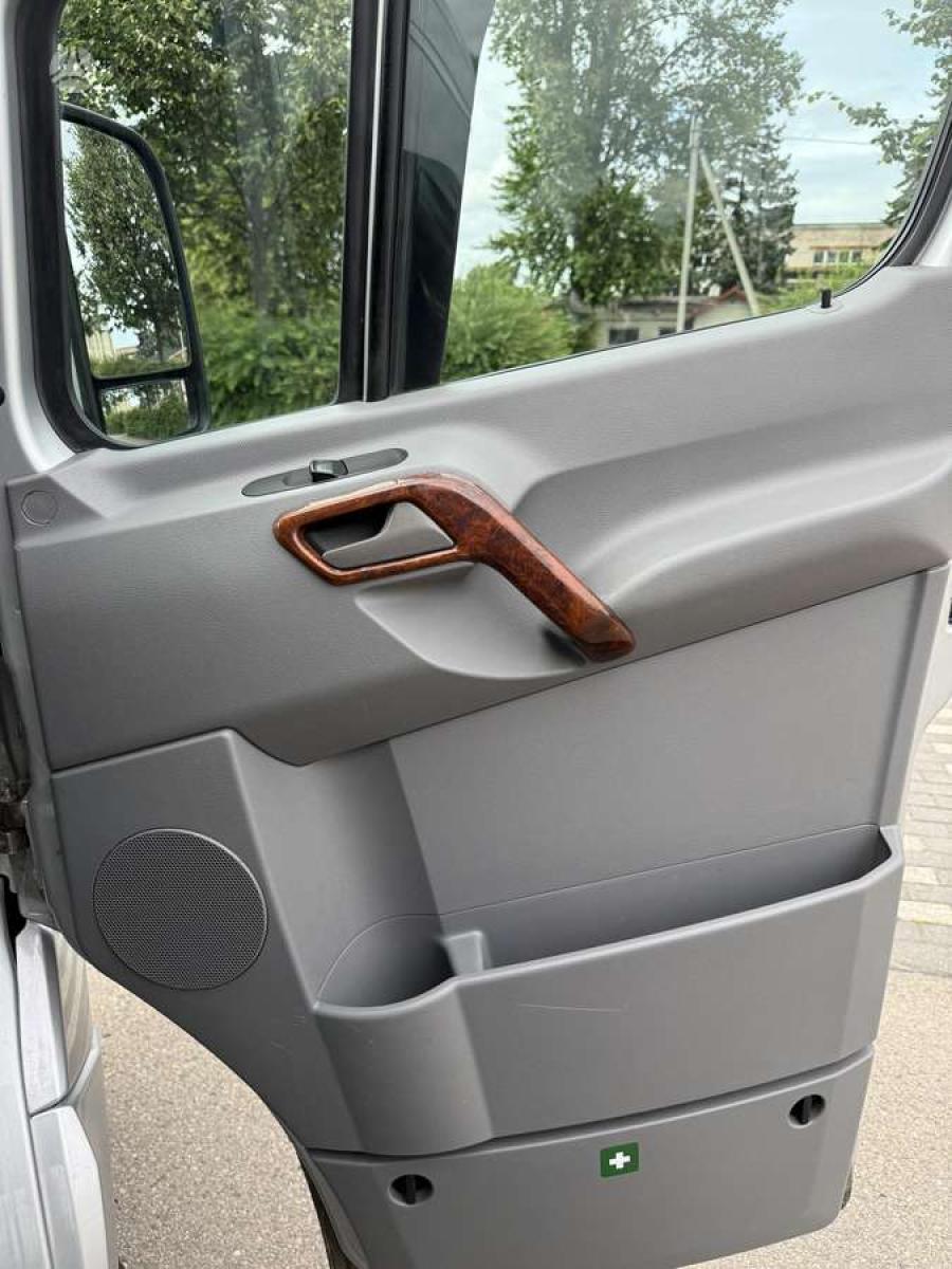 Grey Mercedes-Benz Sprinter 2006 in Vilnius, with an engine capacity of 2.15 L and mileage of 311 thousand km for 11999 €, photo 18 on AUTOMOTO.COM.LV