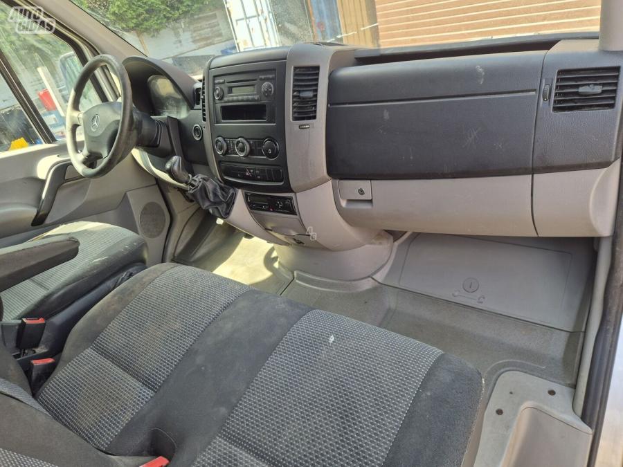 Pelēks Mercedes-Benz Sprinter 2011 Kauņa, ar dzinēja tilpumu 2.20 L un nobraukumu 377 tūkst. km par 4300 €, foto 22 vietnē AUTOMOTO.COM.LV