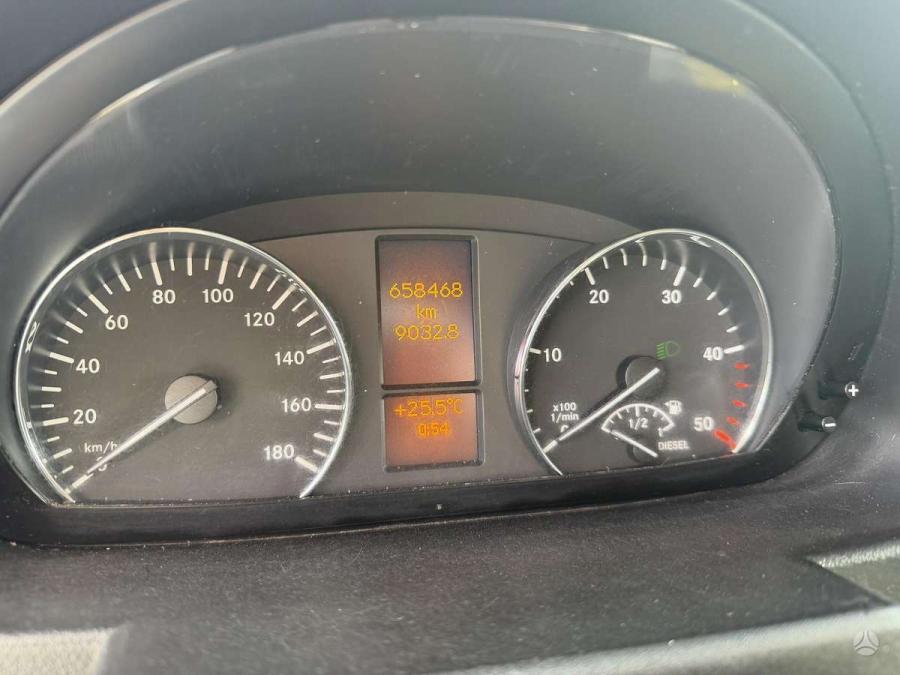 Grey Mercedes-Benz Sprinter 2017 in Skaudvile, with an engine capacity of 2.14 L and mileage of 658 thousand km for 7600 €, photo 11 on AUTOMOTO.COM.LV