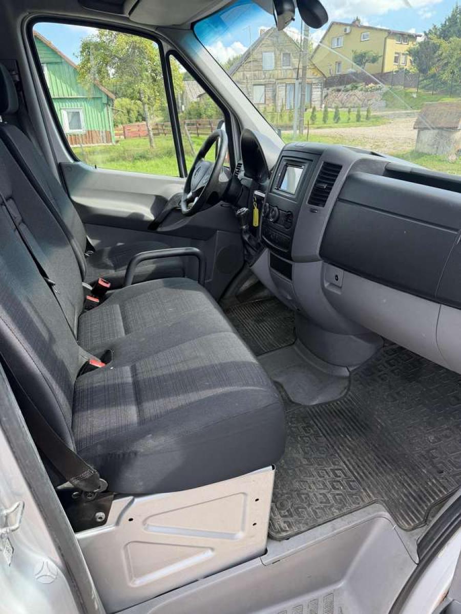 Grey Mercedes-Benz Sprinter 2017 in Skaudvile, with an engine capacity of 2.14 L and mileage of 658 thousand km for 7600 €, photo 17 on AUTOMOTO.COM.LV