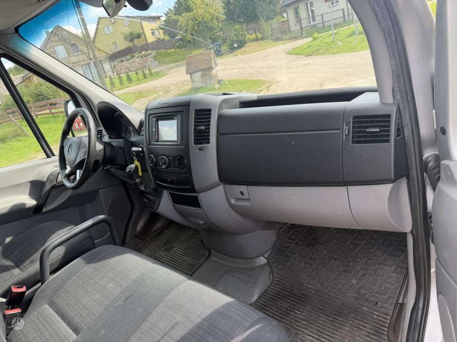 Grey Mercedes-Benz Sprinter 2017 in Skaudvile, with an engine capacity of 2.14 L and mileage of 658 thousand km for 7600 €, photo 18 on AUTOMOTO.COM.LV