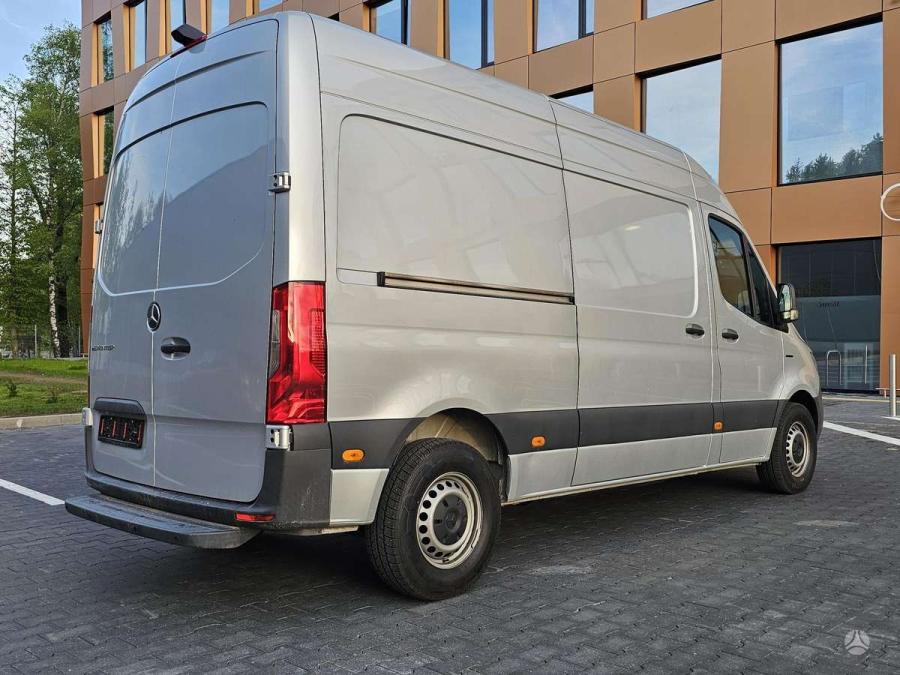 Grey Mercedes-Benz Sprinter 2022 in Vilnius, with an engine capacity of 0.00 L and mileage of 4 thousand km for 25900 €, photo 5 on AUTOMOTO.COM.LV