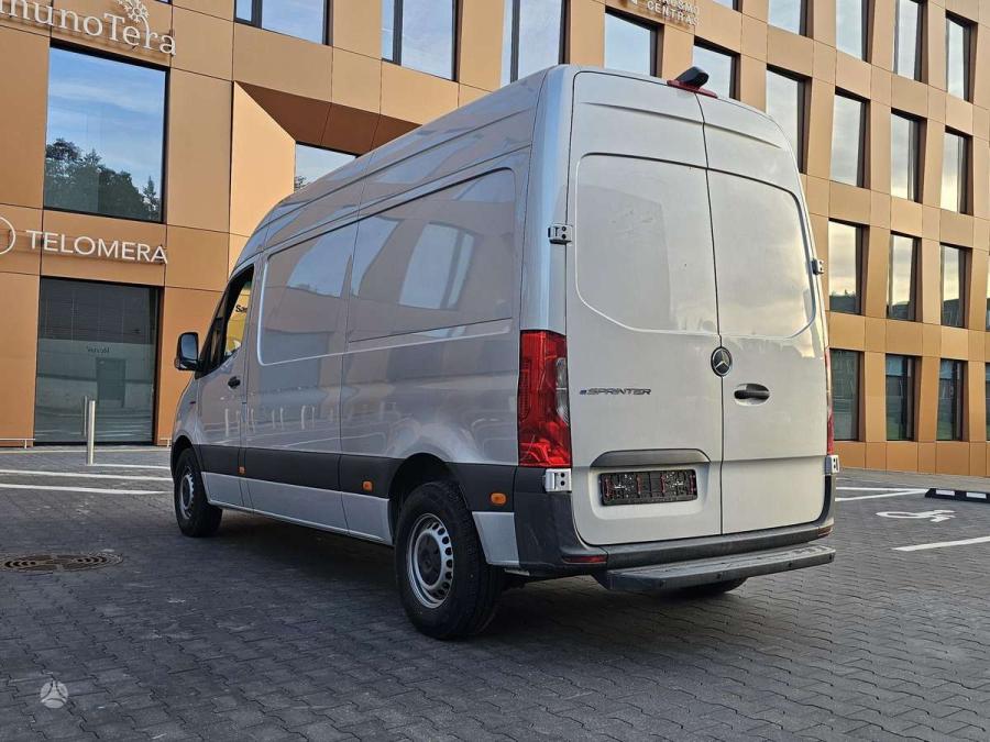 Grey Mercedes-Benz Sprinter 2022 in Vilnius, with an engine capacity of 0.00 L and mileage of 4 thousand km for 25900 €, photo 6 on AUTOMOTO.COM.LV