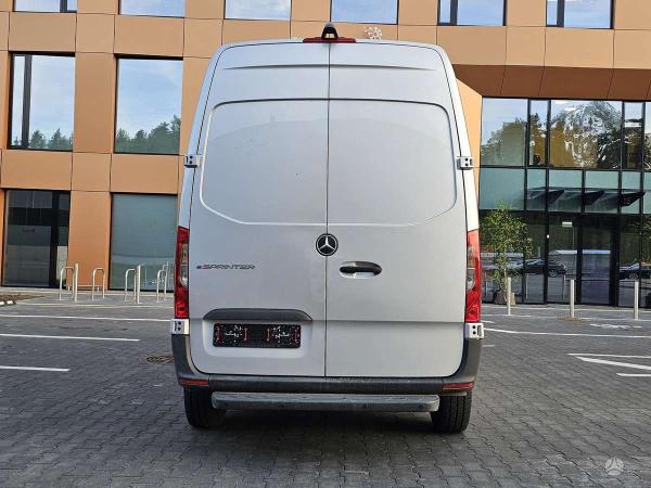 Grey Mercedes-Benz Sprinter 2022 in Vilnius, with an engine capacity of 0.00 L and mileage of 4 thousand km for 25900 €, photo 6 on AUTOMOTO.COM.LV