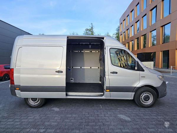 Grey Mercedes-Benz Sprinter 2022 in Vilnius, with an engine capacity of 0.00 L and mileage of 4 thousand km for 25900 €, photo 7 on AUTOMOTO.COM.LV