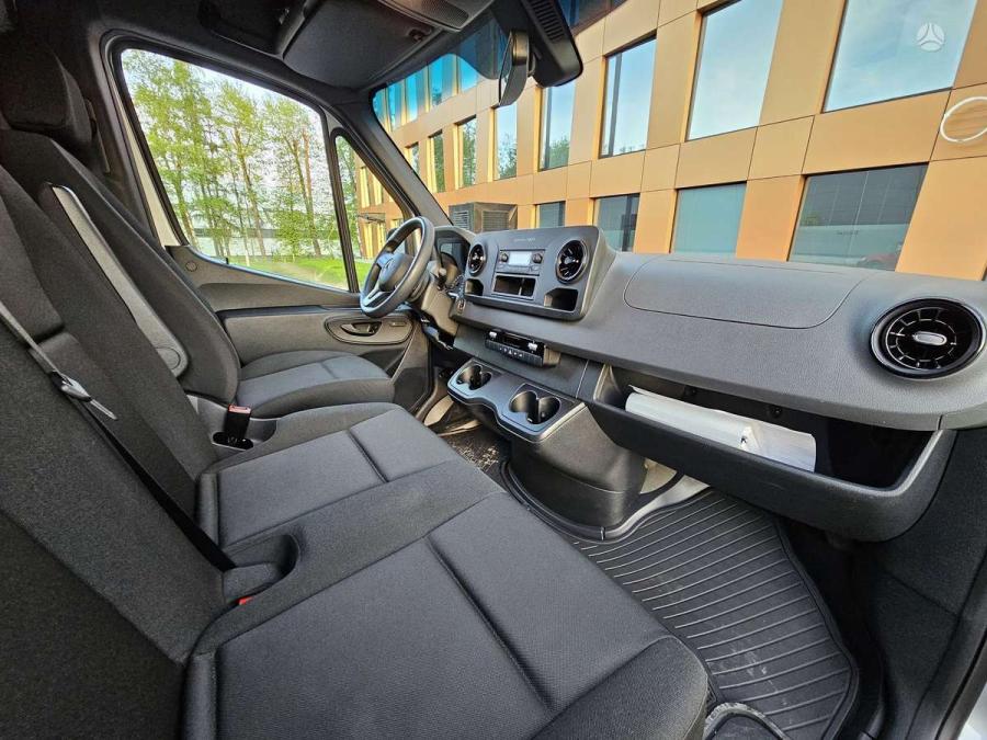 Grey Mercedes-Benz Sprinter 2022 in Vilnius, with an engine capacity of 0.00 L and mileage of 4 thousand km for 25900 €, photo 13 on AUTOMOTO.COM.LV