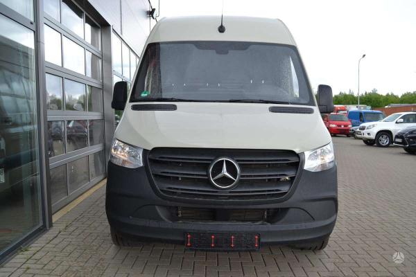 Pelēks Mercedes-Benz Sprinter 2022 Viļņa, ar dzinēja tilpumu 1.95 L un nobraukumu 75 tūkst. km par 23500 €, foto 3 vietnē AUTOMOTO.COM.LV